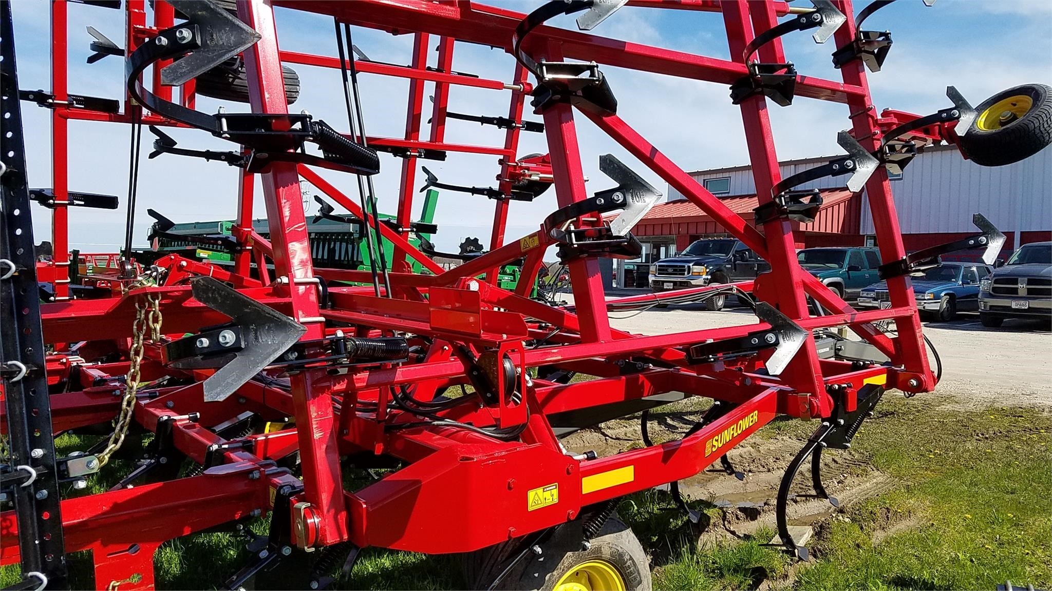 Sunflower 5035-32 Field Cultivator - $Call | Machinery Pete