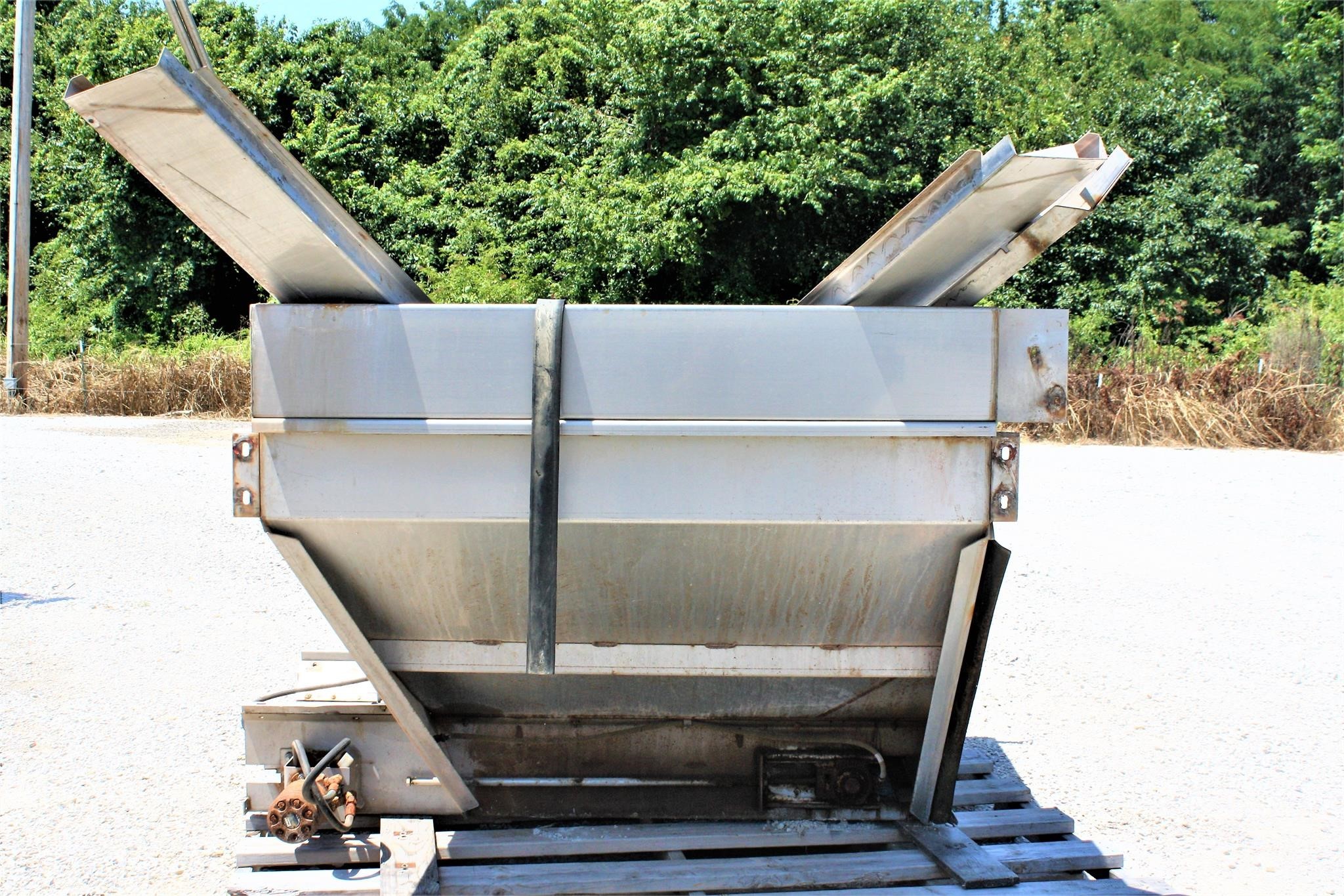 2008 New Leader L4000G4 Self-Propelled Fertilizer Spreader - $7,000 ...