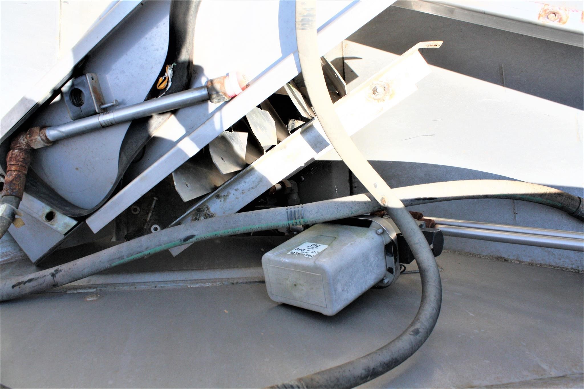 2008 New Leader L4000G4 Self-Propelled Fertilizer Spreader - $7,000 ...