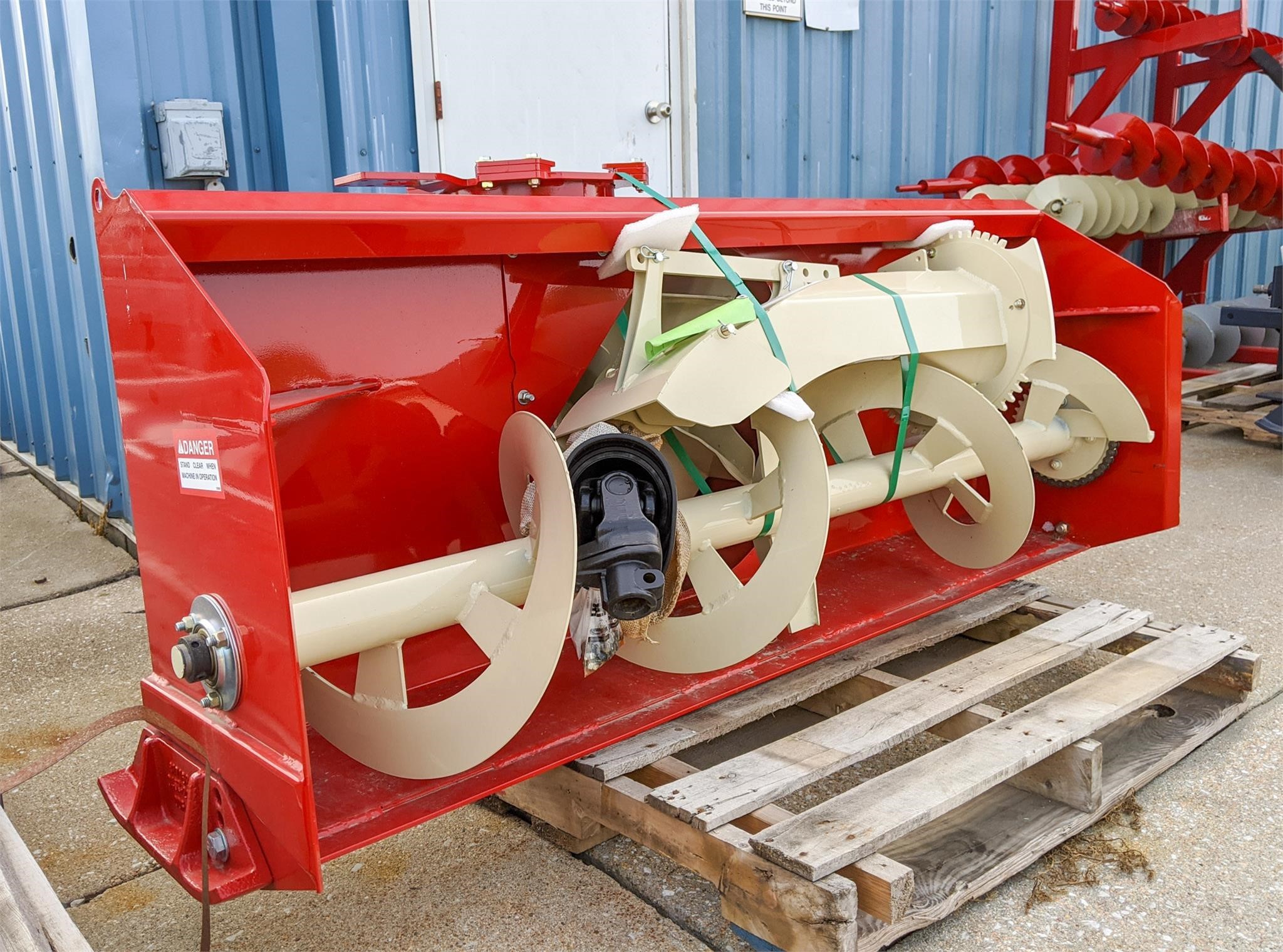 2025 Farm King Y600-4 Snow Blower - $4,220 | Machinery Pete