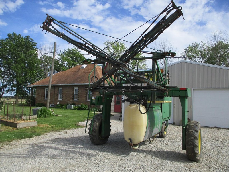 John Deere 6000 Self-Propelled Sprayer - $5,500 | Machinery Pete
