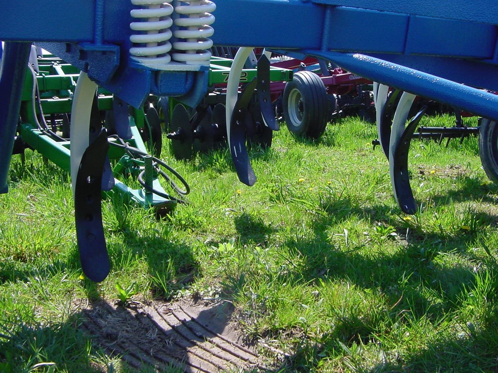 Ford 131 Chisel Plow - $2,900 | Machinery Pete