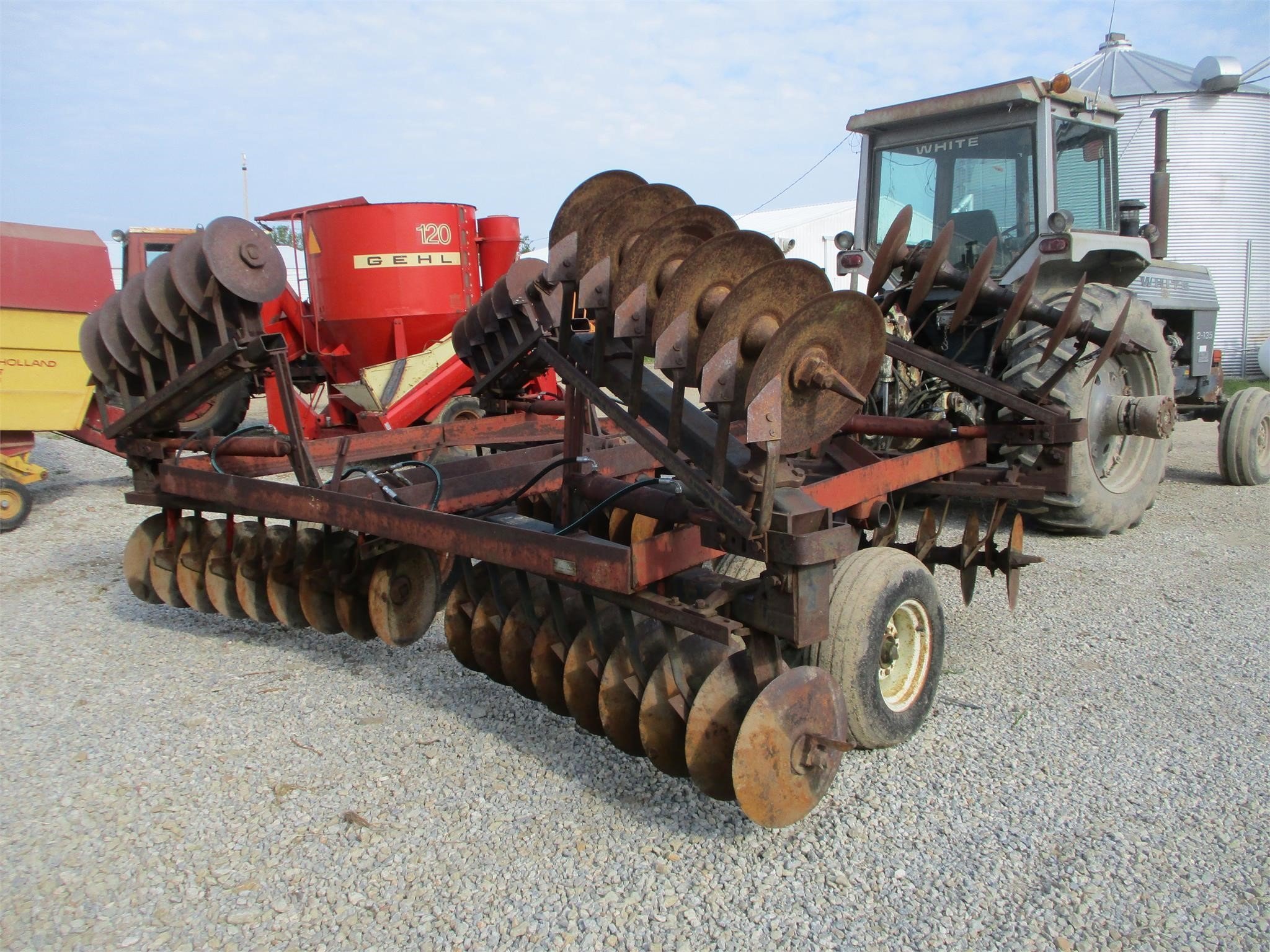 International 475 Disk - $2,950 | Machinery Pete