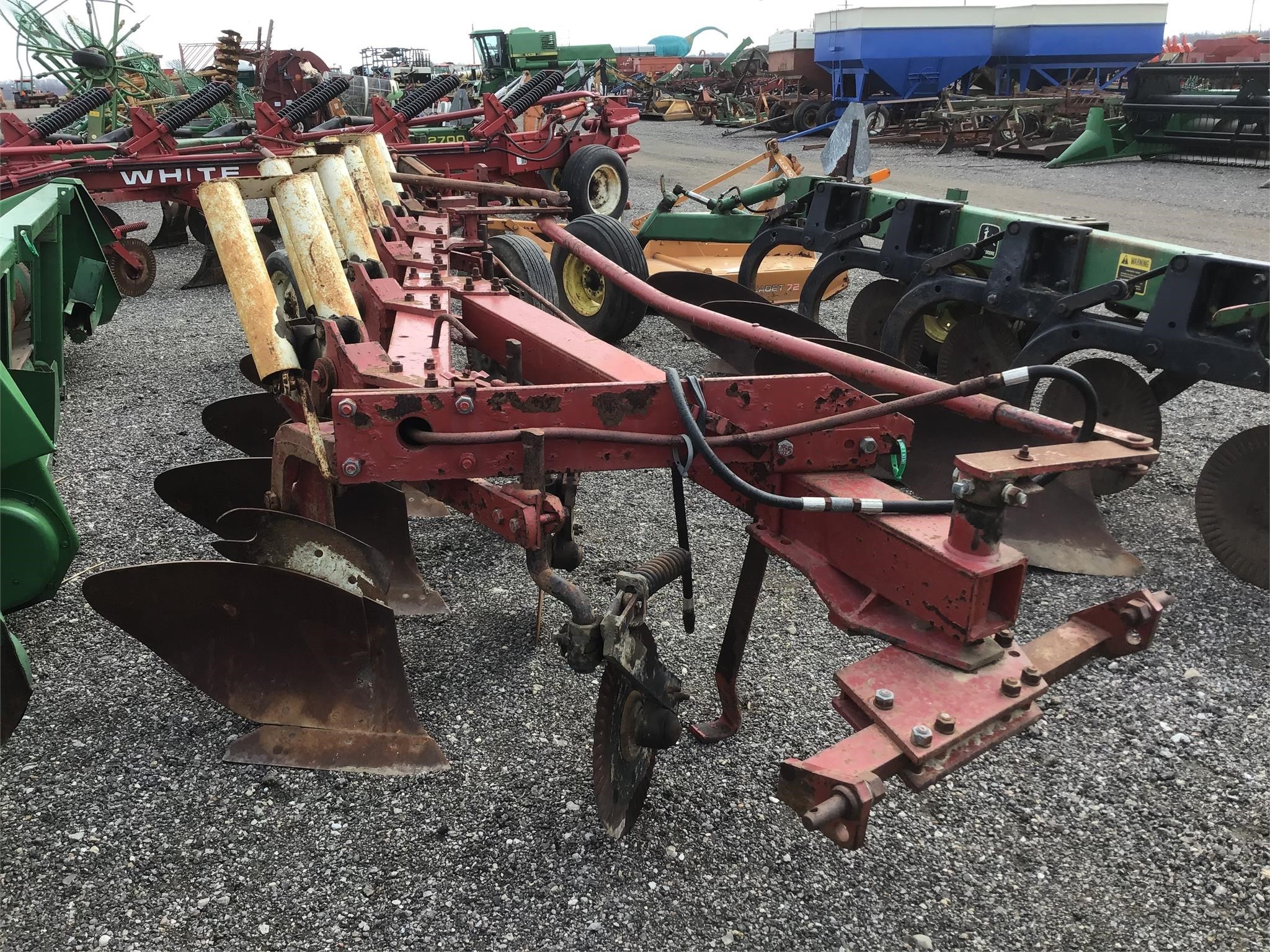International Harvester 710 Plow - $1,950 | Machinery Pete