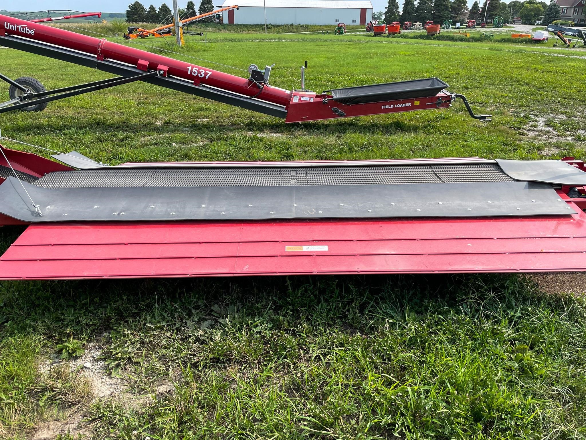 2025 Universal 2200 DRIVE OVER Augers and Conveyor - $28,371 ...
