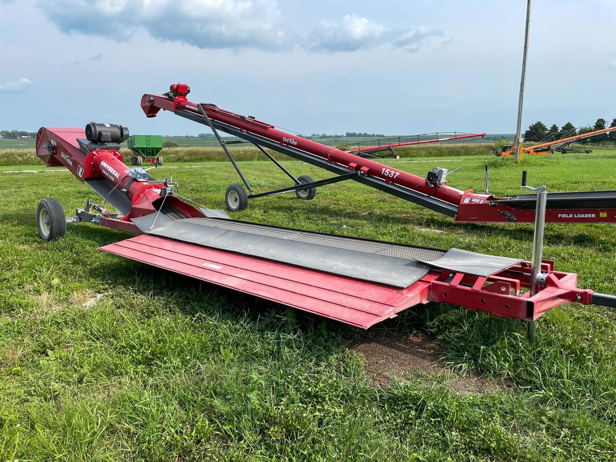 2025 Universal 2200 DRIVE OVER Augers and Conveyor - $28,371 ...