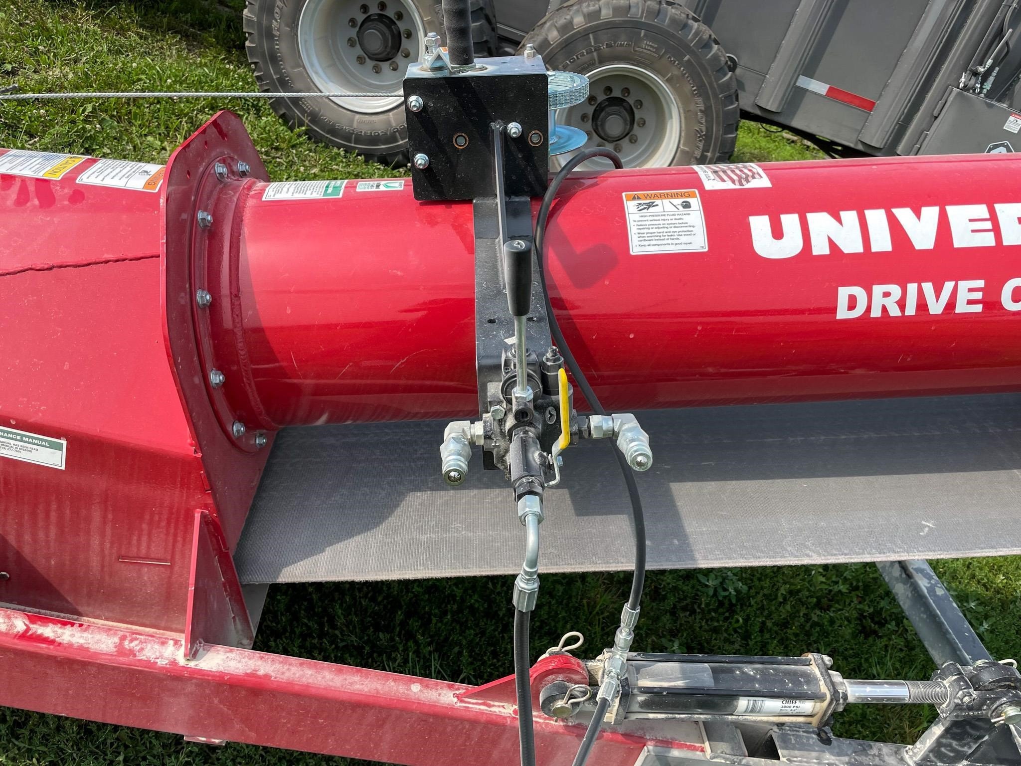 2025 Universal 2200 DRIVE OVER Augers and Conveyor - $28,371 ...
