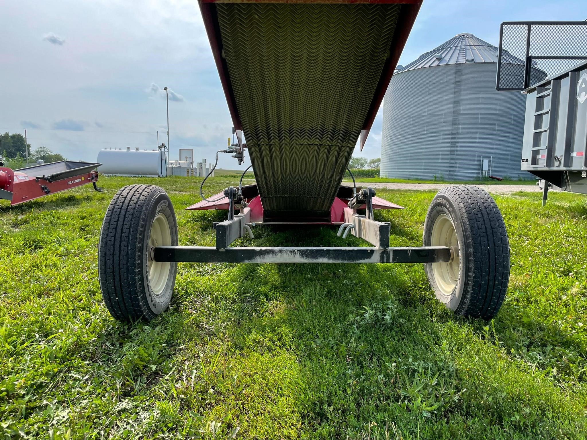 2025 Universal 2200 DRIVE OVER Augers and Conveyor - $28,371 ...