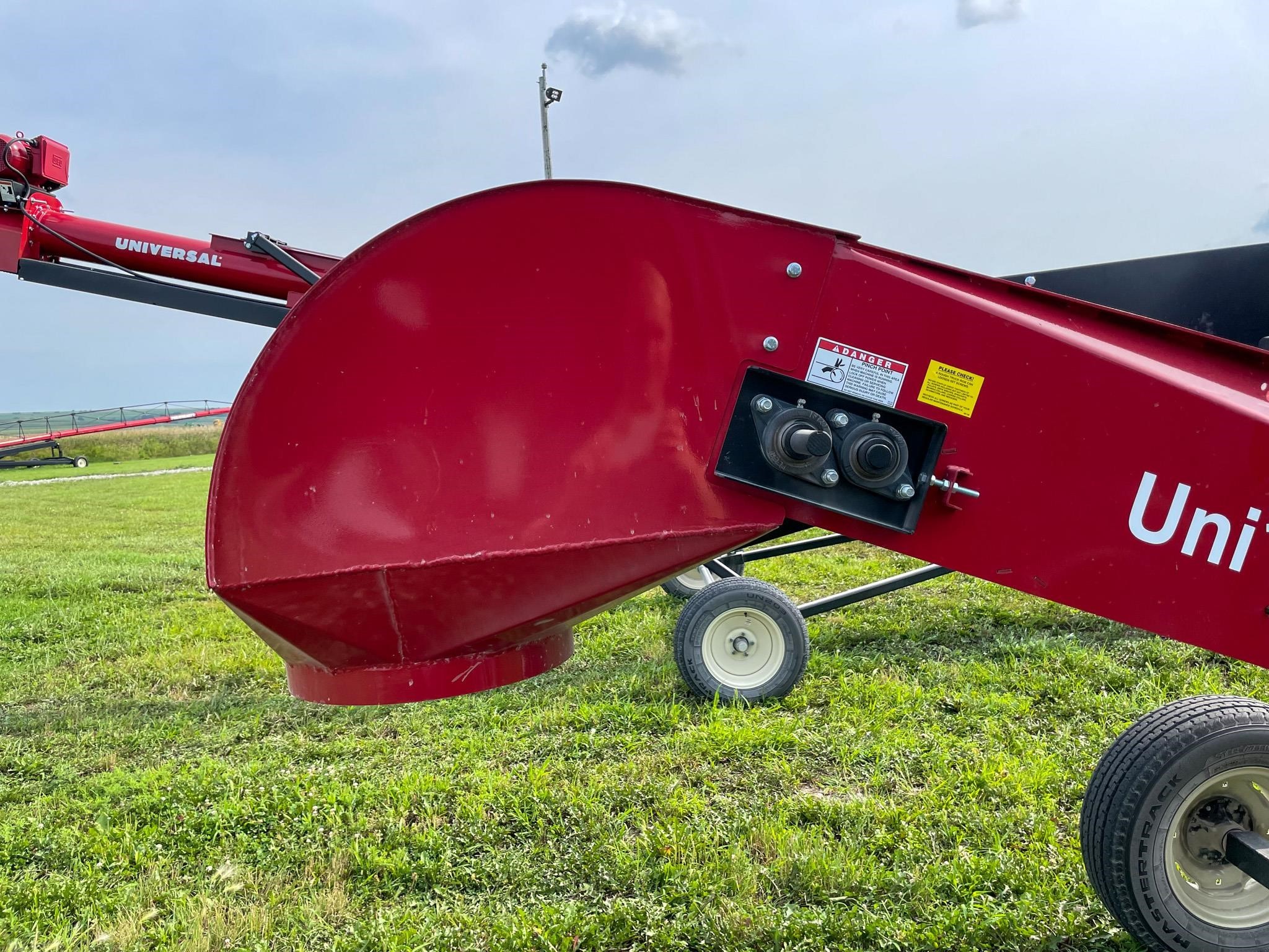 2025 Universal 2200 DRIVE OVER Augers and Conveyor - $28,371 ...