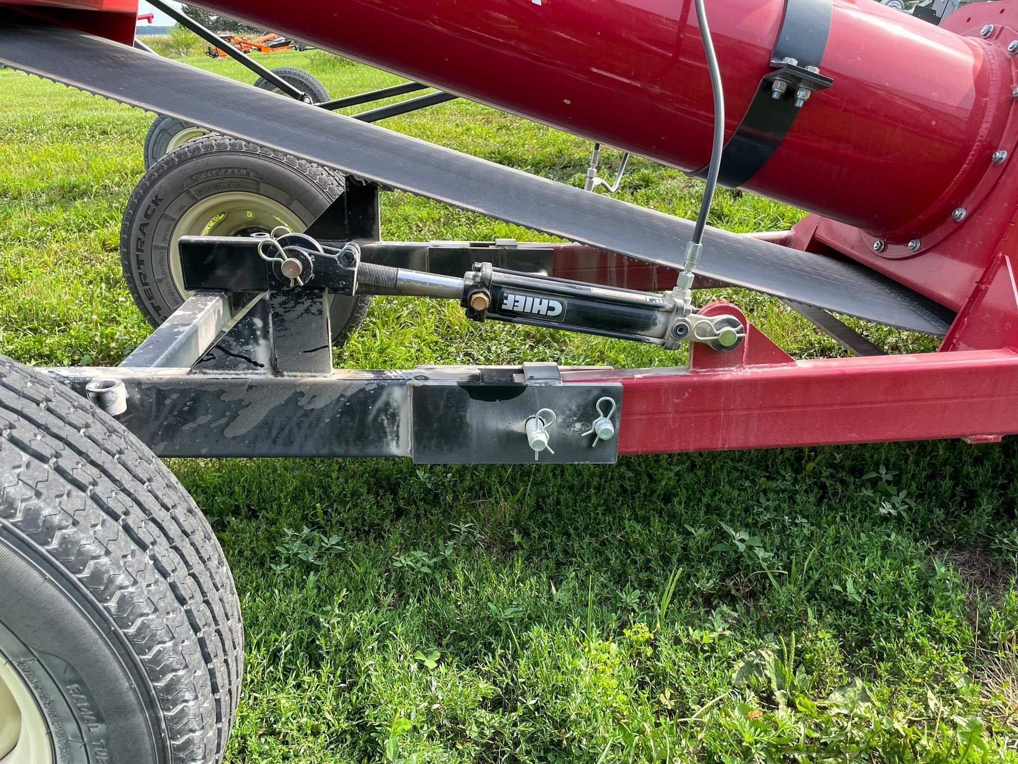 2025 Universal 2200 DRIVE OVER Augers and Conveyor - $28,371 ...