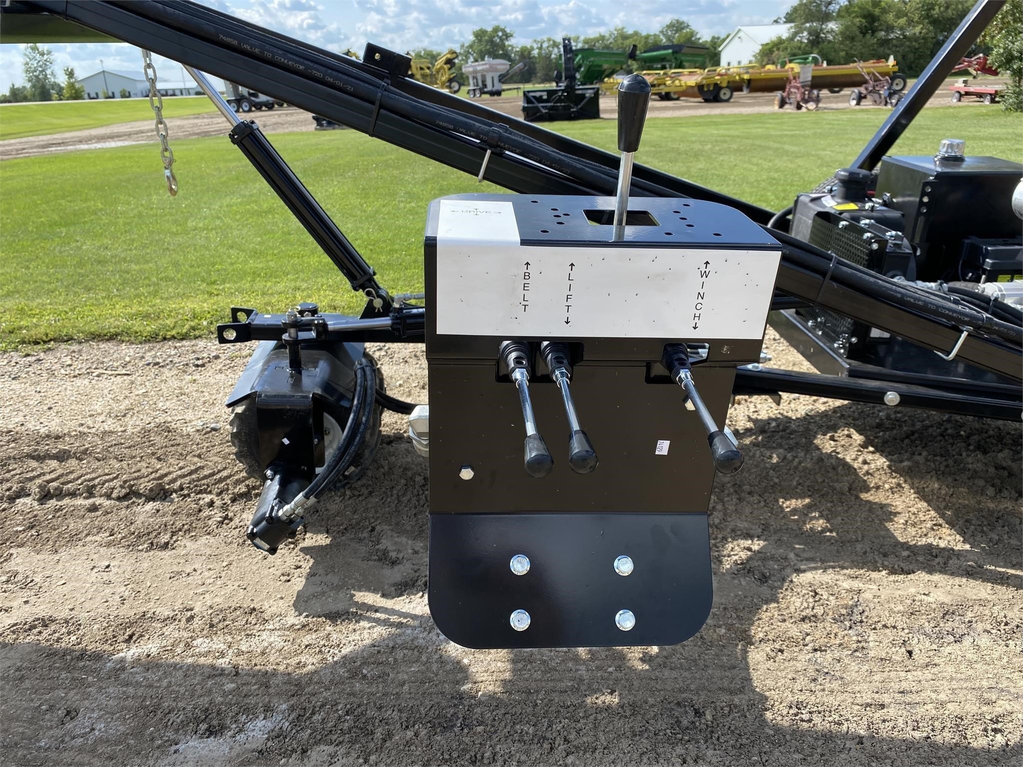 2025 Universal 1542 FIELD LOADER TD Augers and Conveyor - $Call ...