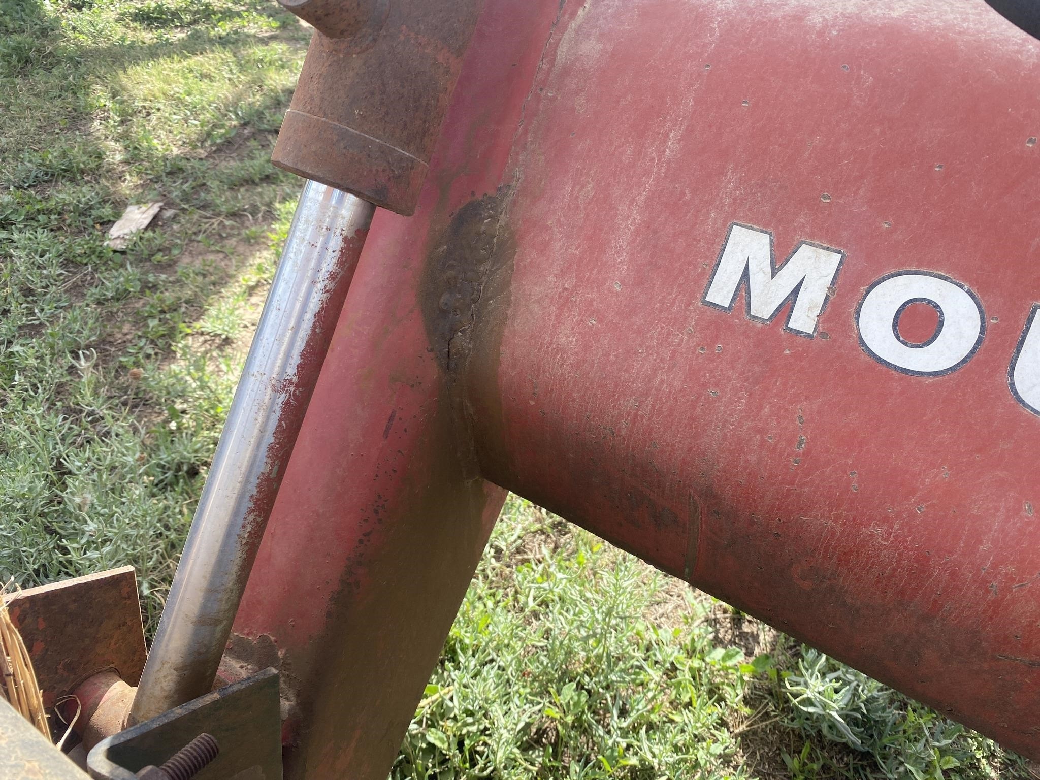 International 2350 Front End Loader - $4,250 | Machinery Pete