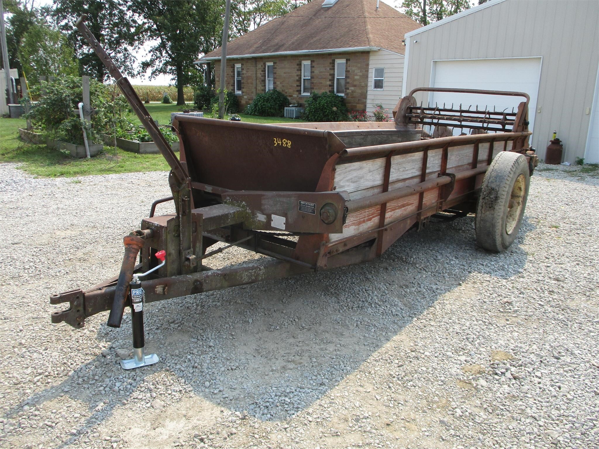 New Idea 217 Manure Spreader - $3,250 | Machinery Pete