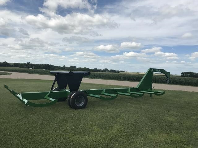 Notch BT8-5 Bale Wagons and Trailer - $10,500 | Machinery Pete