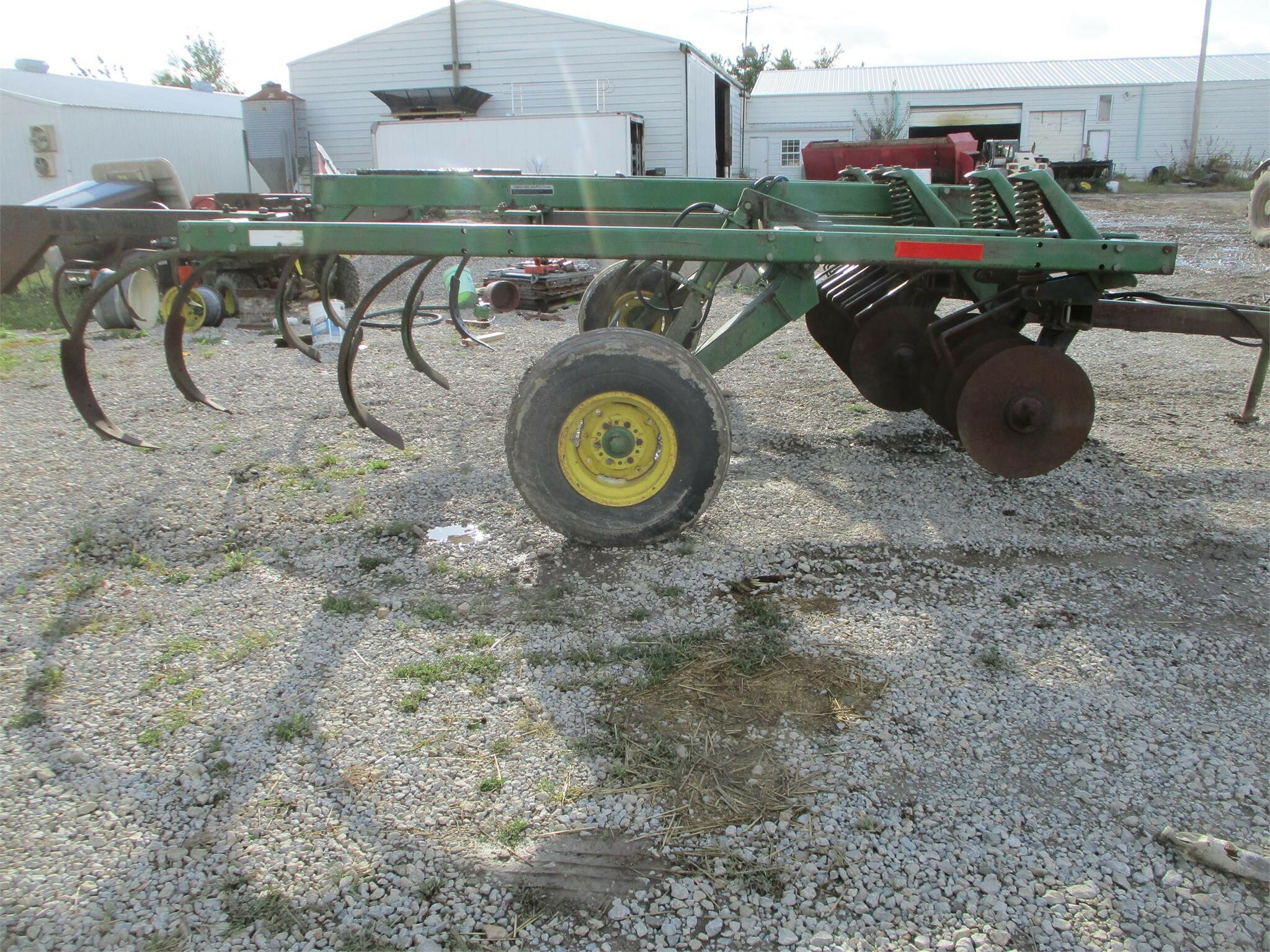 John Deere 712 Chisel Plow - $4,250 | Machinery Pete