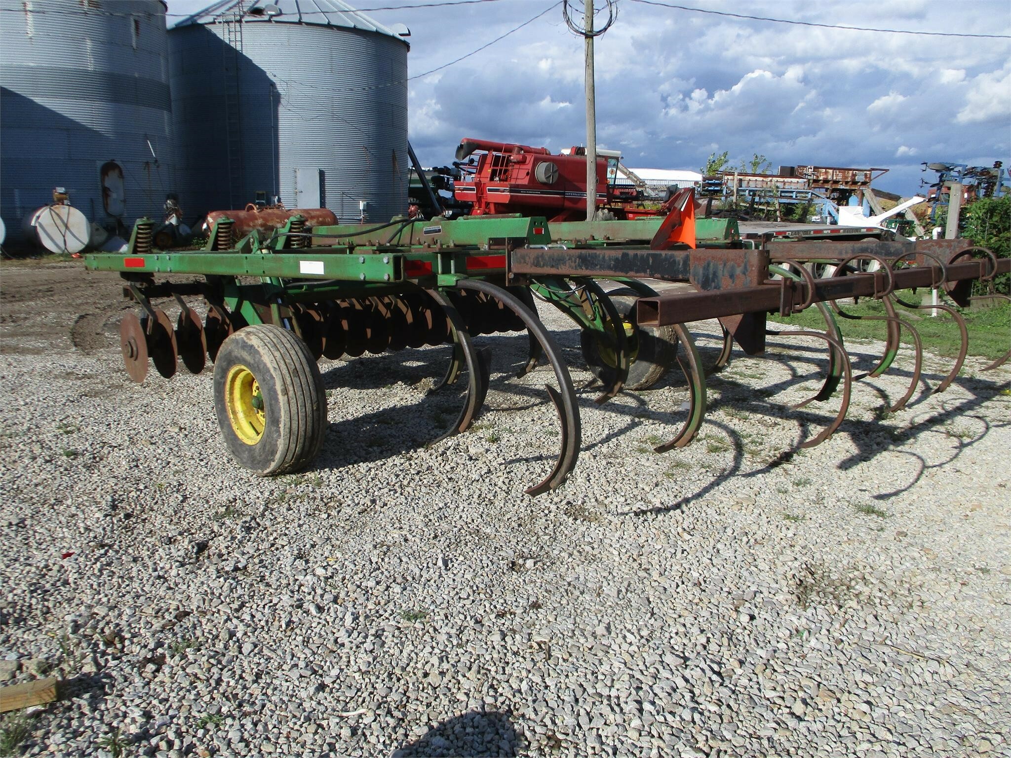 John Deere 712 Chisel Plow - $4,250 | Machinery Pete