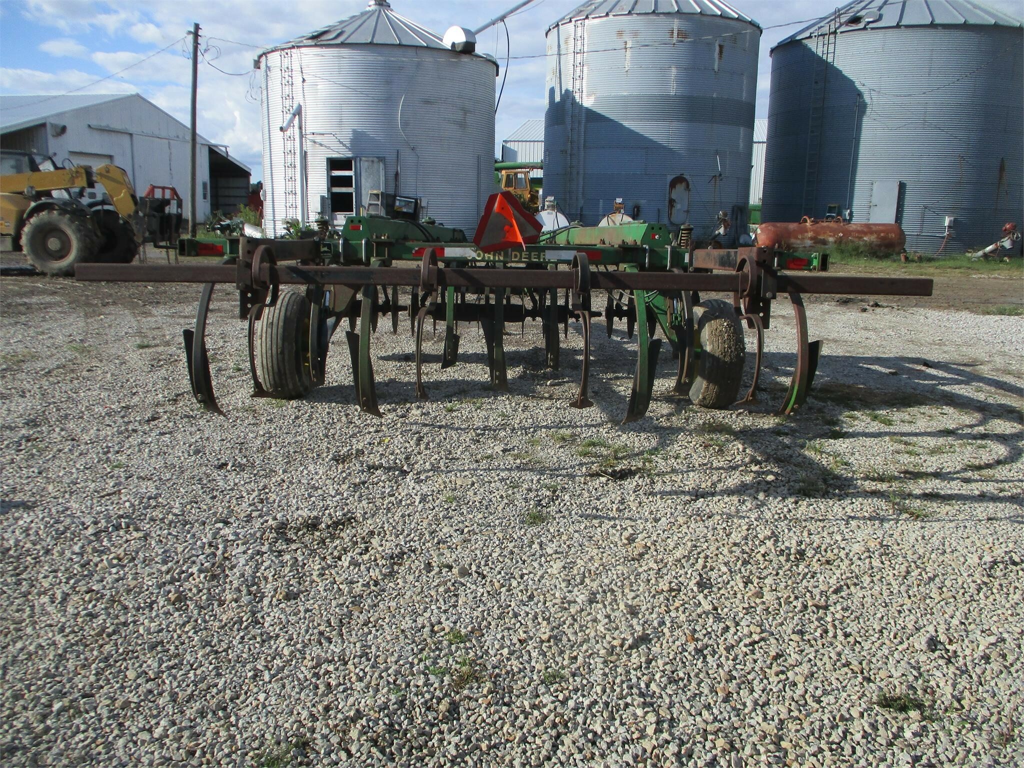 John Deere 712 Chisel Plow - $4,250 | Machinery Pete