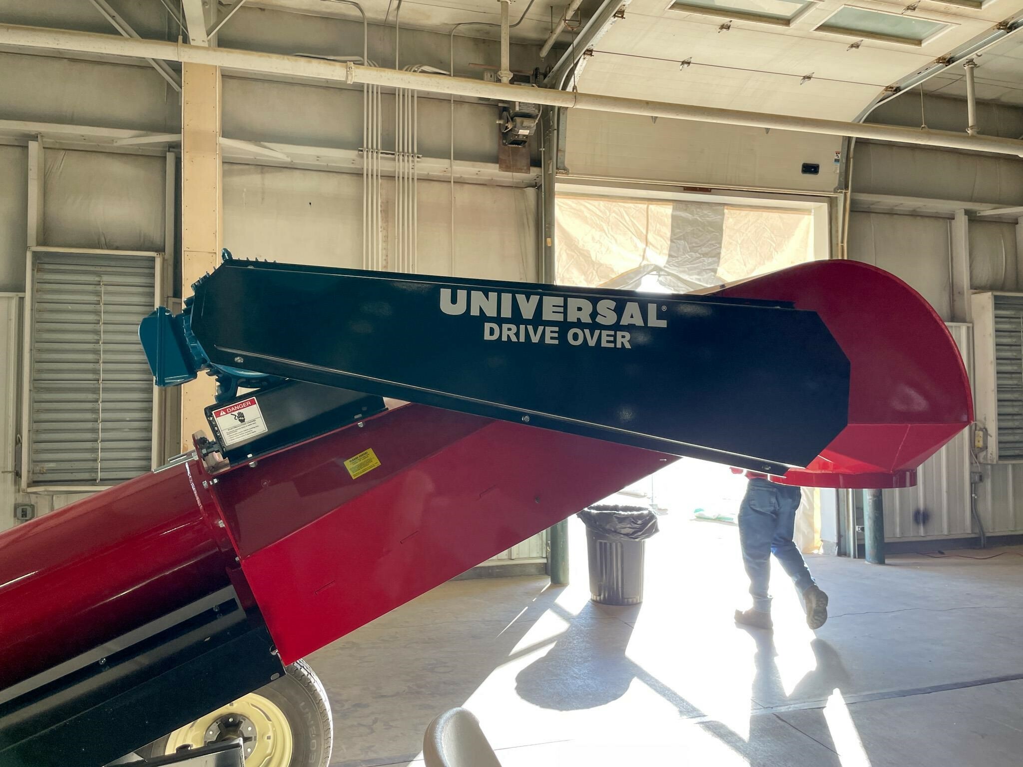 2025 Universal 2200 DRIVE OVER Augers and Conveyor - $28,371 ...