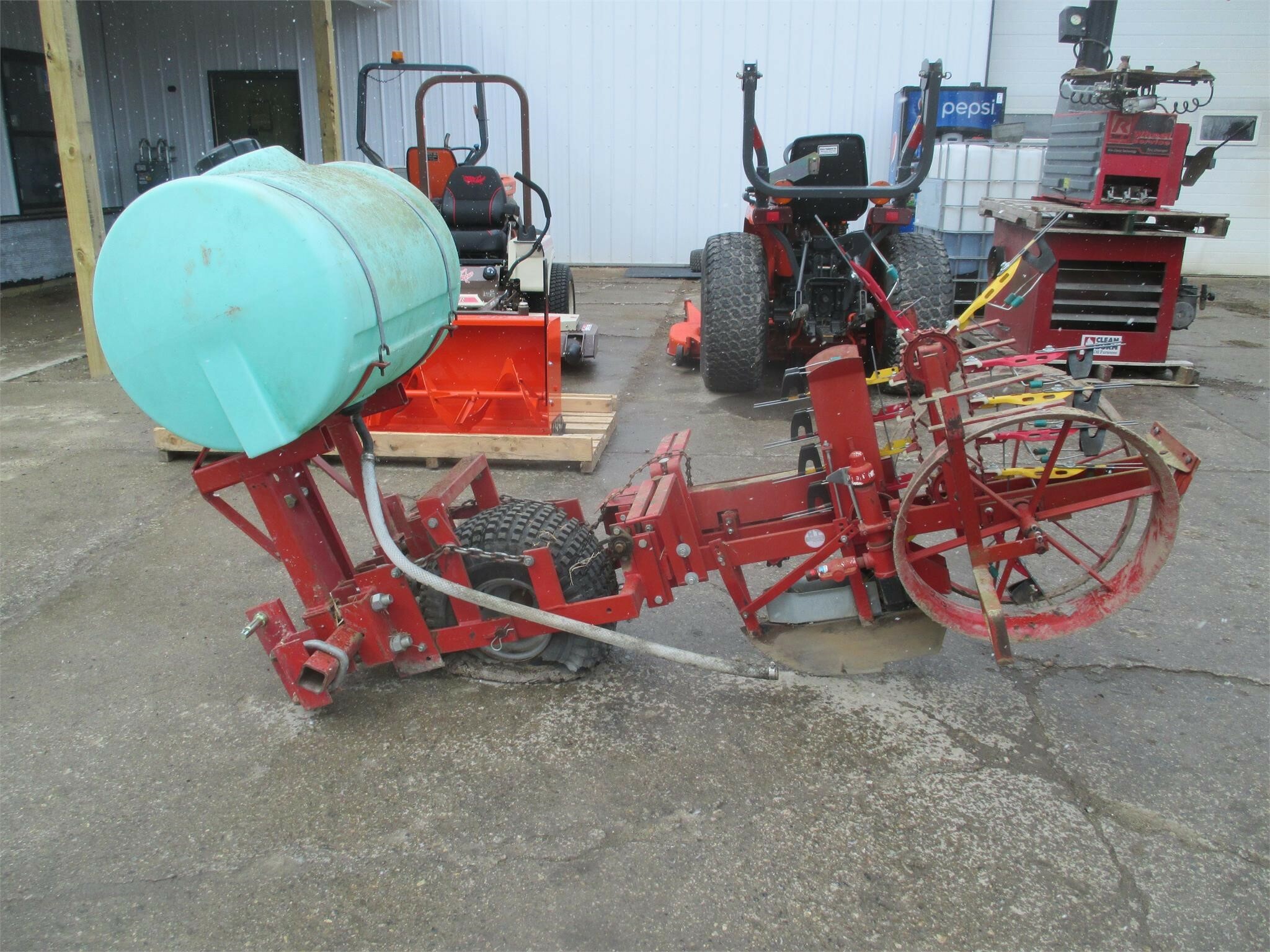 Mechanical Transplanter 1000 Miscellaneous - $2,195 | Machinery Pete