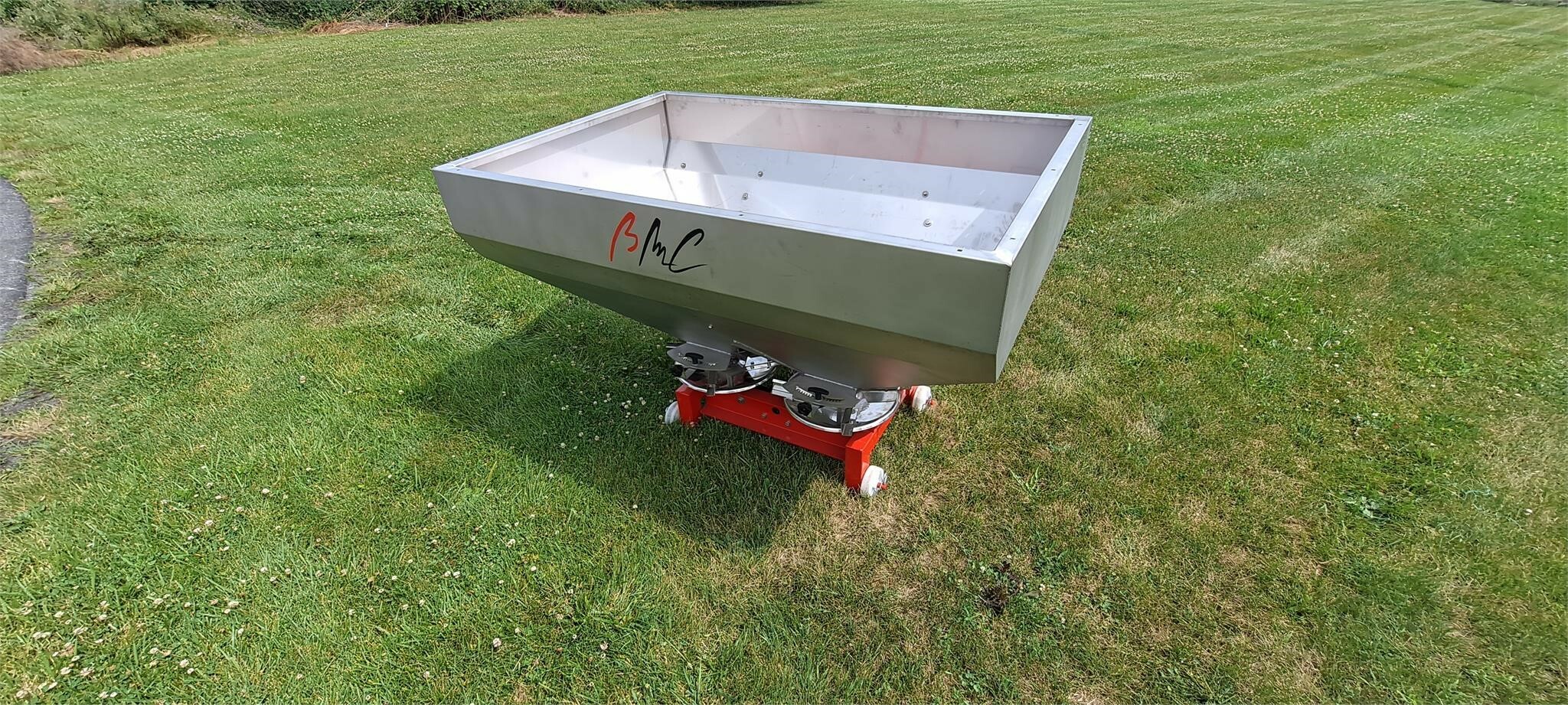 2025 BMC SYNTRA 800 Pull-Type Fertilizer Spreader - $6,995 | Machinery Pete