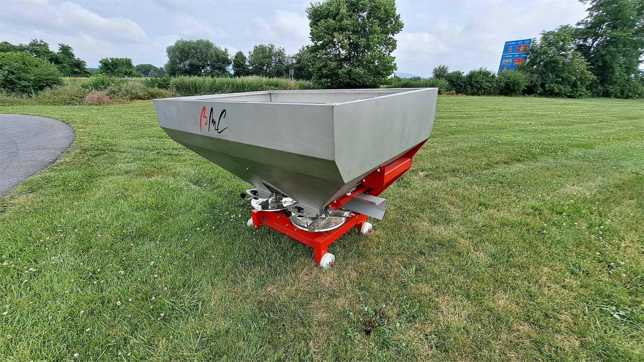 2025 BMC SYNTRA 800 Pull-Type Fertilizer Spreader - $6,995 | Machinery Pete