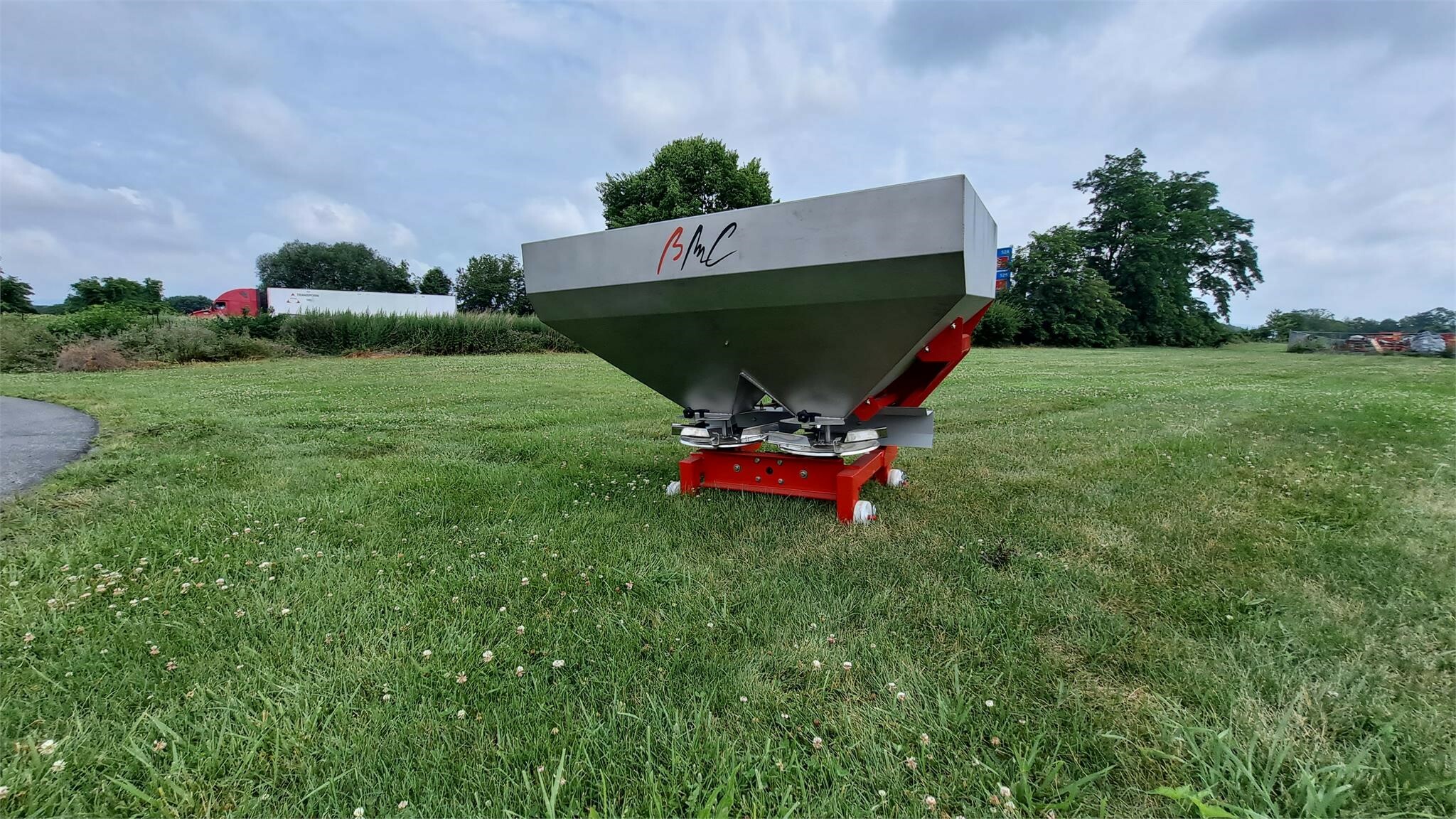 2025 BMC SYNTRA 800 Pull-Type Fertilizer Spreader - $6,995 | Machinery Pete
