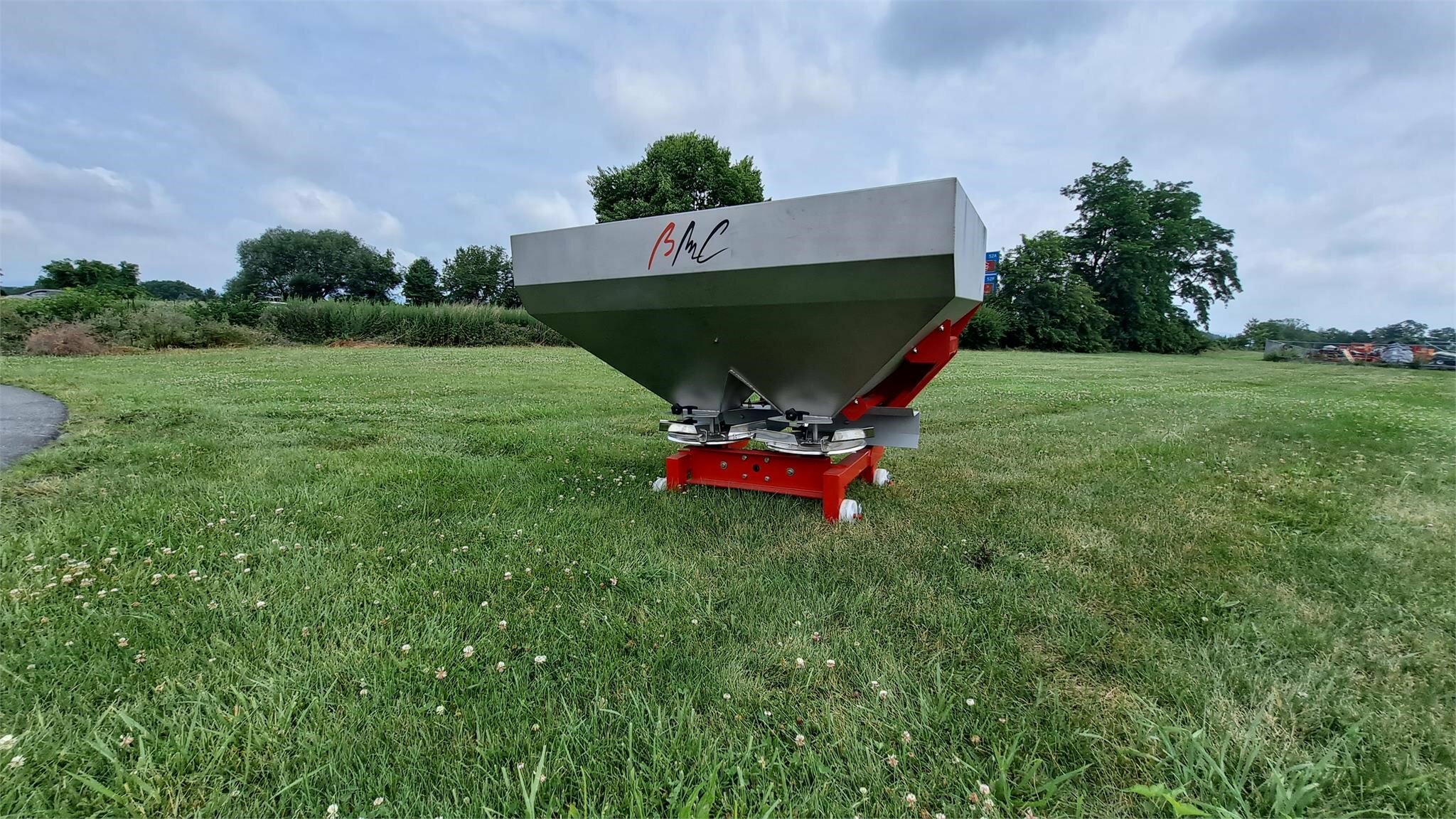 2025 BMC SYNTRA 800 Pull-Type Fertilizer Spreader - $6,995 | Machinery Pete