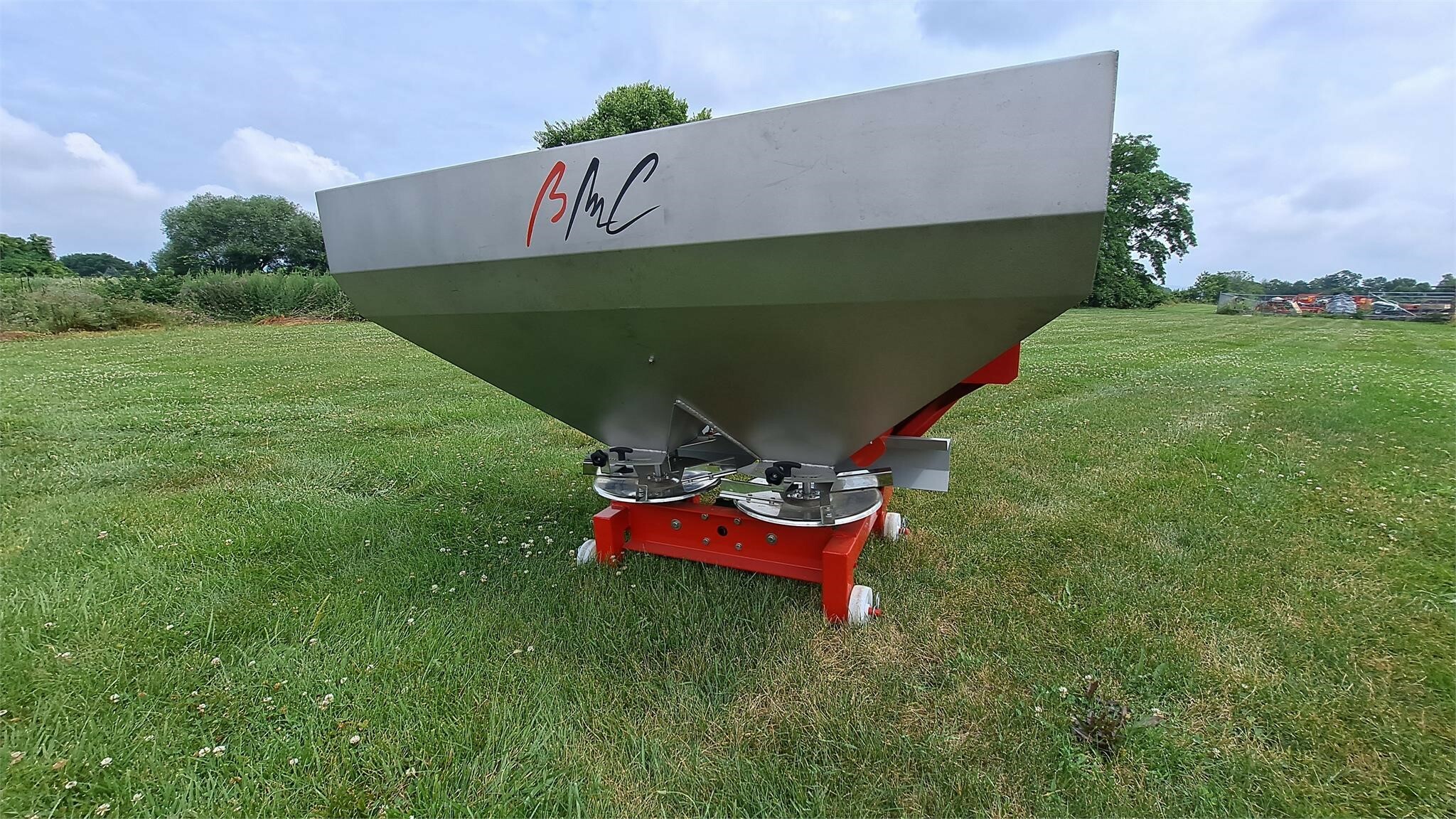 2025 BMC SYNTRA 800 Pull-Type Fertilizer Spreader - $6,995 | Machinery Pete