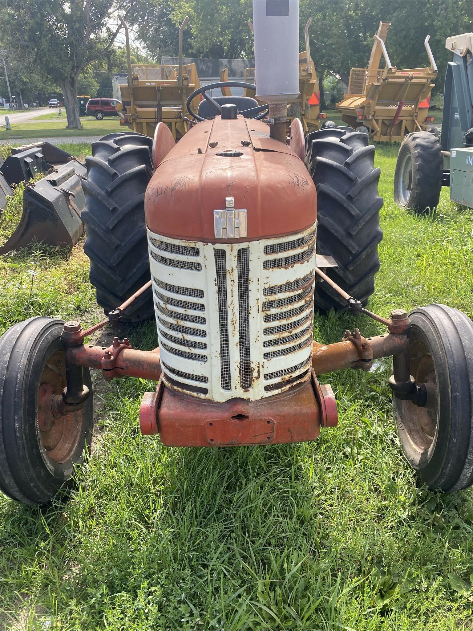 International Harvester 350 Tractor - $4,500 | Machinery Pete