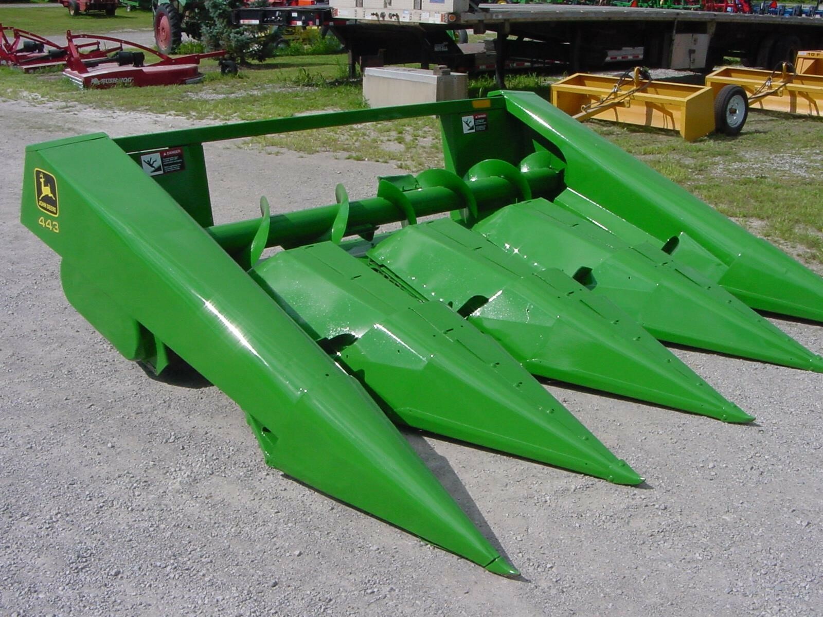 John Deere 443 Corn Head - $5,600 | Machinery Pete