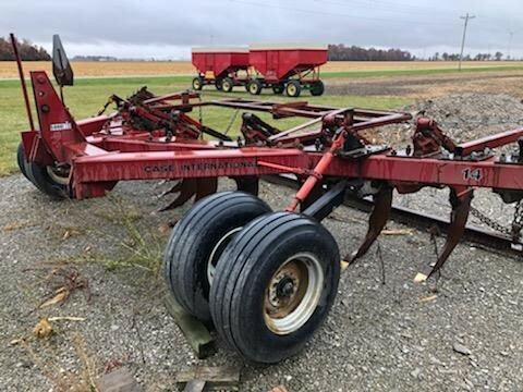 Case IH 14 V Ripper - $6,000 | Machinery Pete