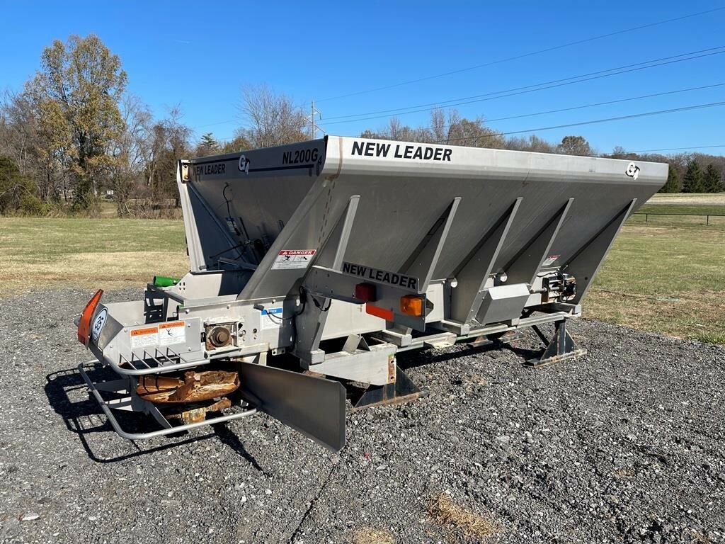 2016 New Leader NL200G4 Self-Propelled Fertilizer Spreader - $19,000 ...