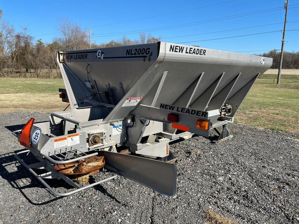2016 New Leader NL200G4 Self-Propelled Fertilizer Spreader - $19,000 ...