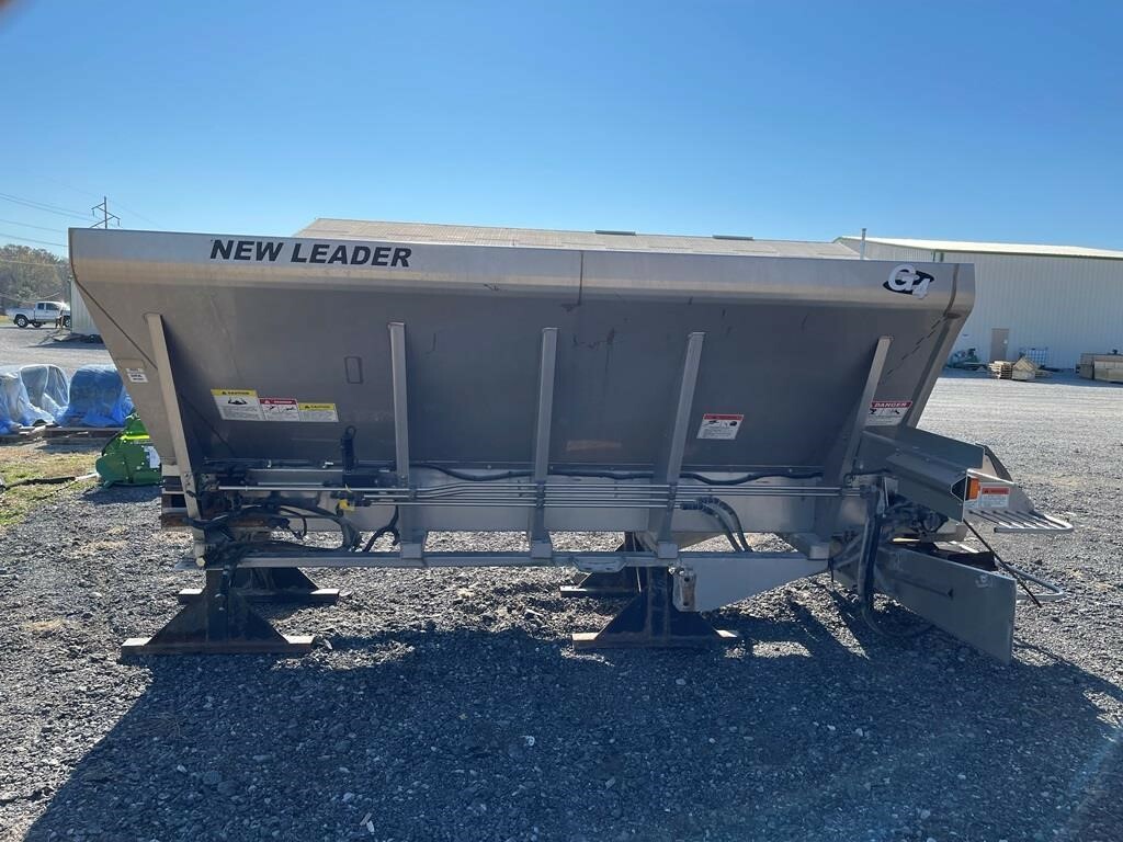 2016 New Leader NL200G4 Self-Propelled Fertilizer Spreader - $19,000 ...