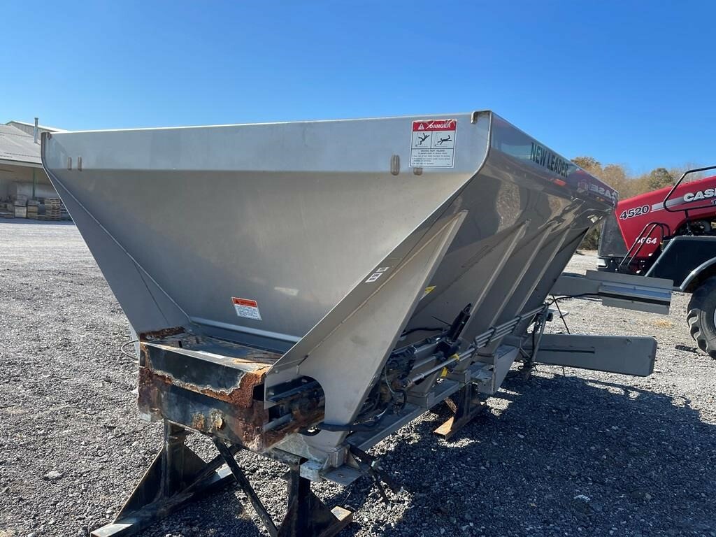 2016 New Leader NL200G4 Self-Propelled Fertilizer Spreader - $19,000 ...
