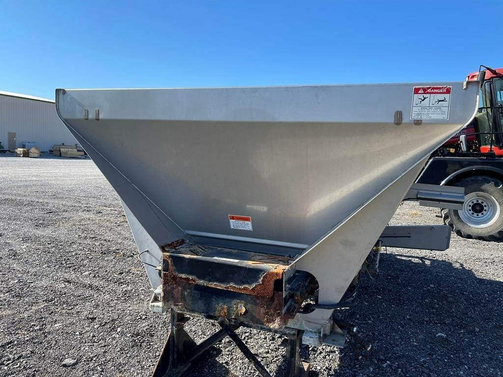 2016 New Leader NL200G4 Self-Propelled Fertilizer Spreader - $19,000 ...