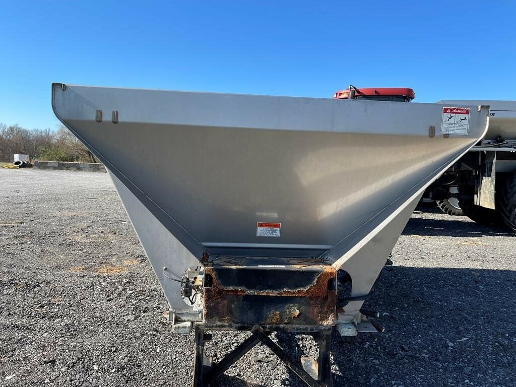 2016 New Leader NL200G4 Self-Propelled Fertilizer Spreader - $19,000 ...