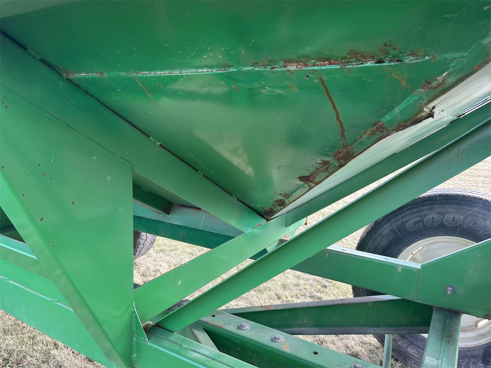 Unverferth 325 Gravity Wagon - $2,995 | Machinery Pete