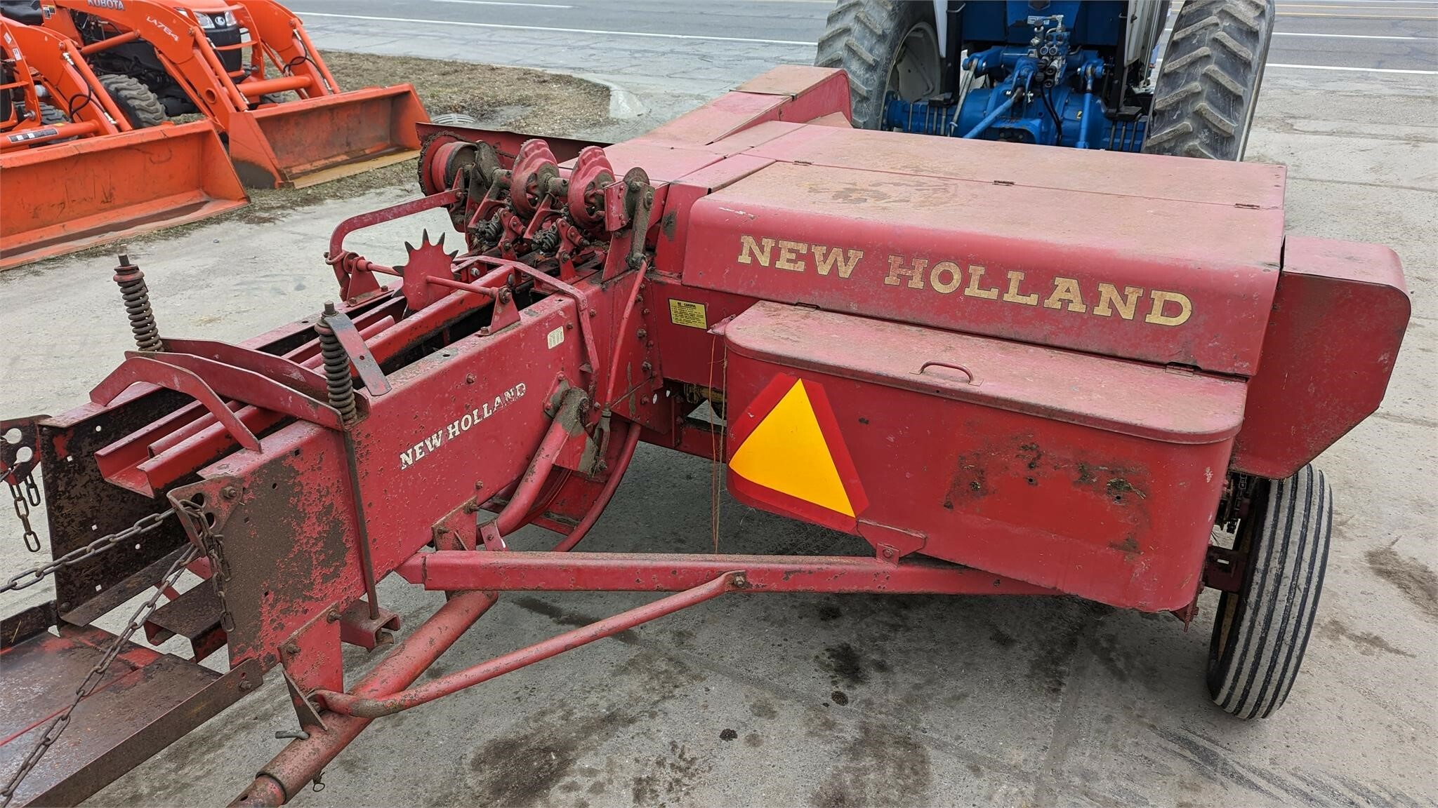 New Holland 268 Small Square Baler - $2,900 | Machinery Pete