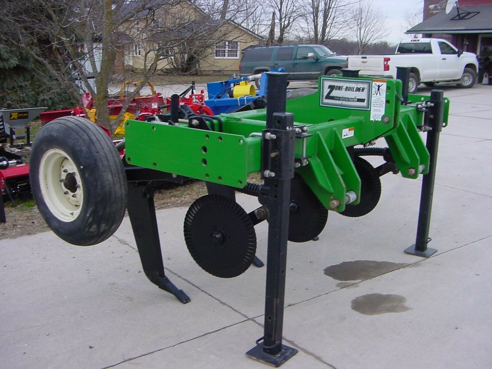 Unverferth Zone-Builder 112 In-Line Ripper - $8,900 | Machinery Pete