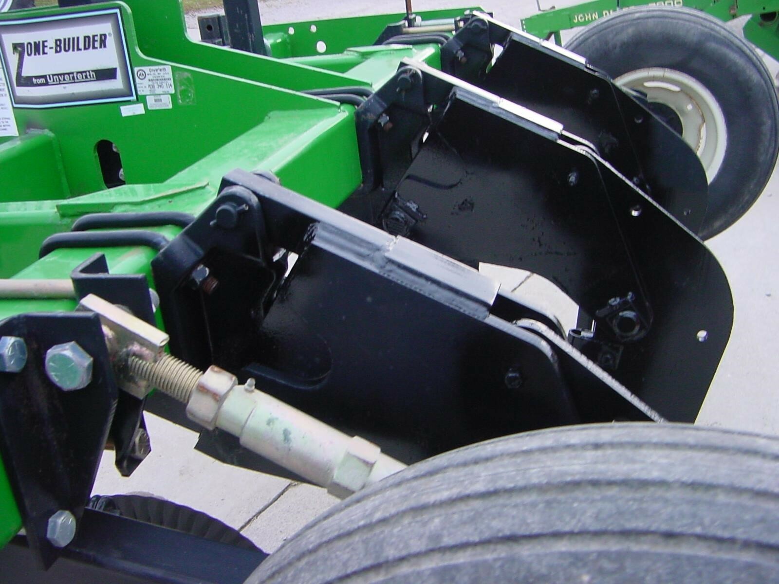 Unverferth Zone-Builder 112 In-Line Ripper - $8,900 | Machinery Pete