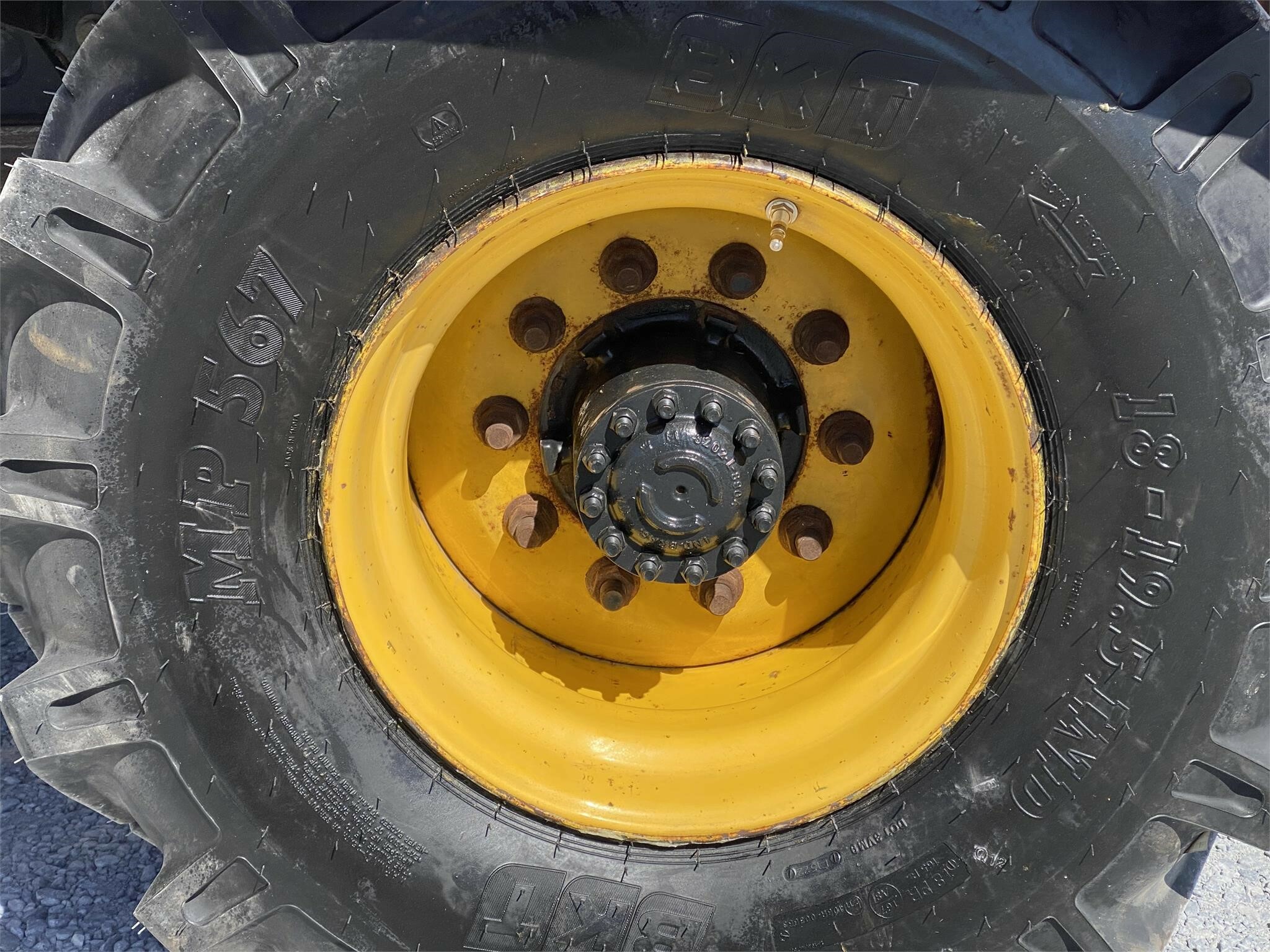 2004 New Holland BW38 Bale Wagons and Trailer - $94,500 | Machinery Pete