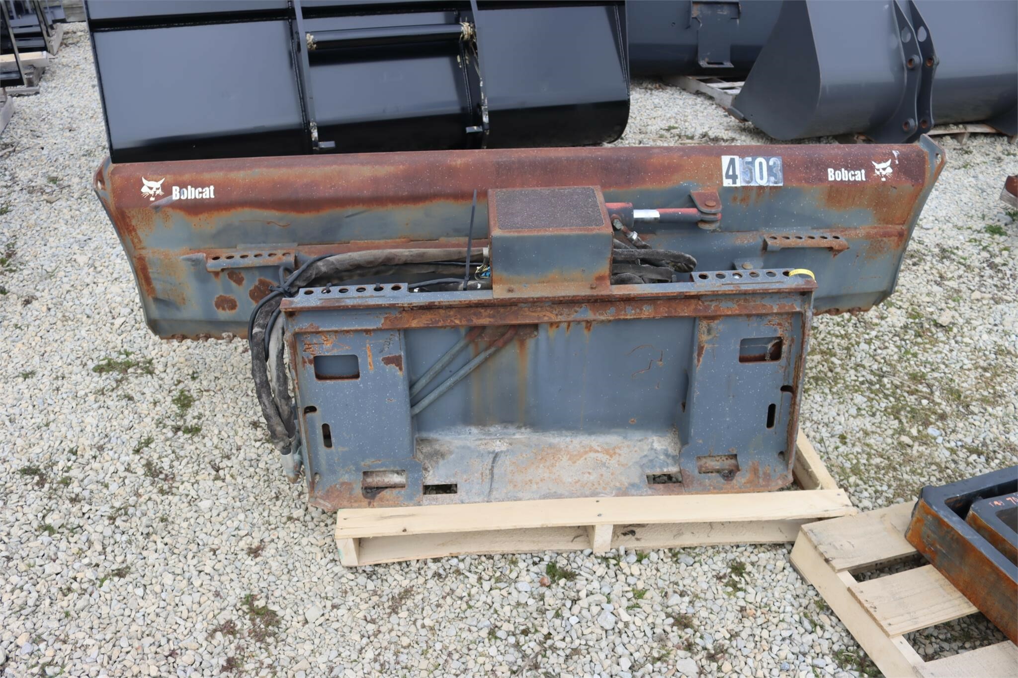 Bobcat 90 Loader and Skid Steer Attachment - $3,500 | Machinery Pete