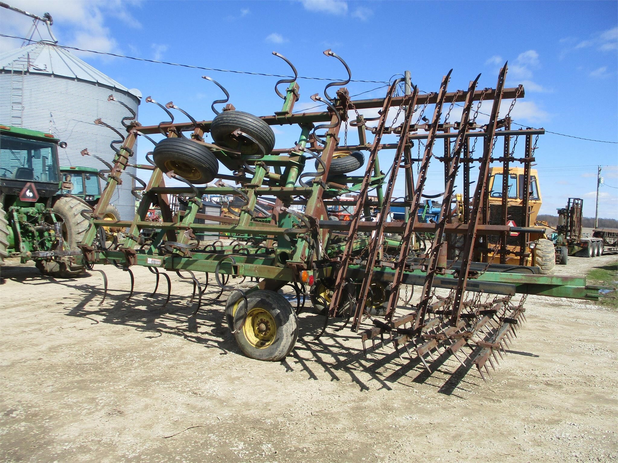 John Deere 980 Field Cultivator - $7,500 | Machinery Pete