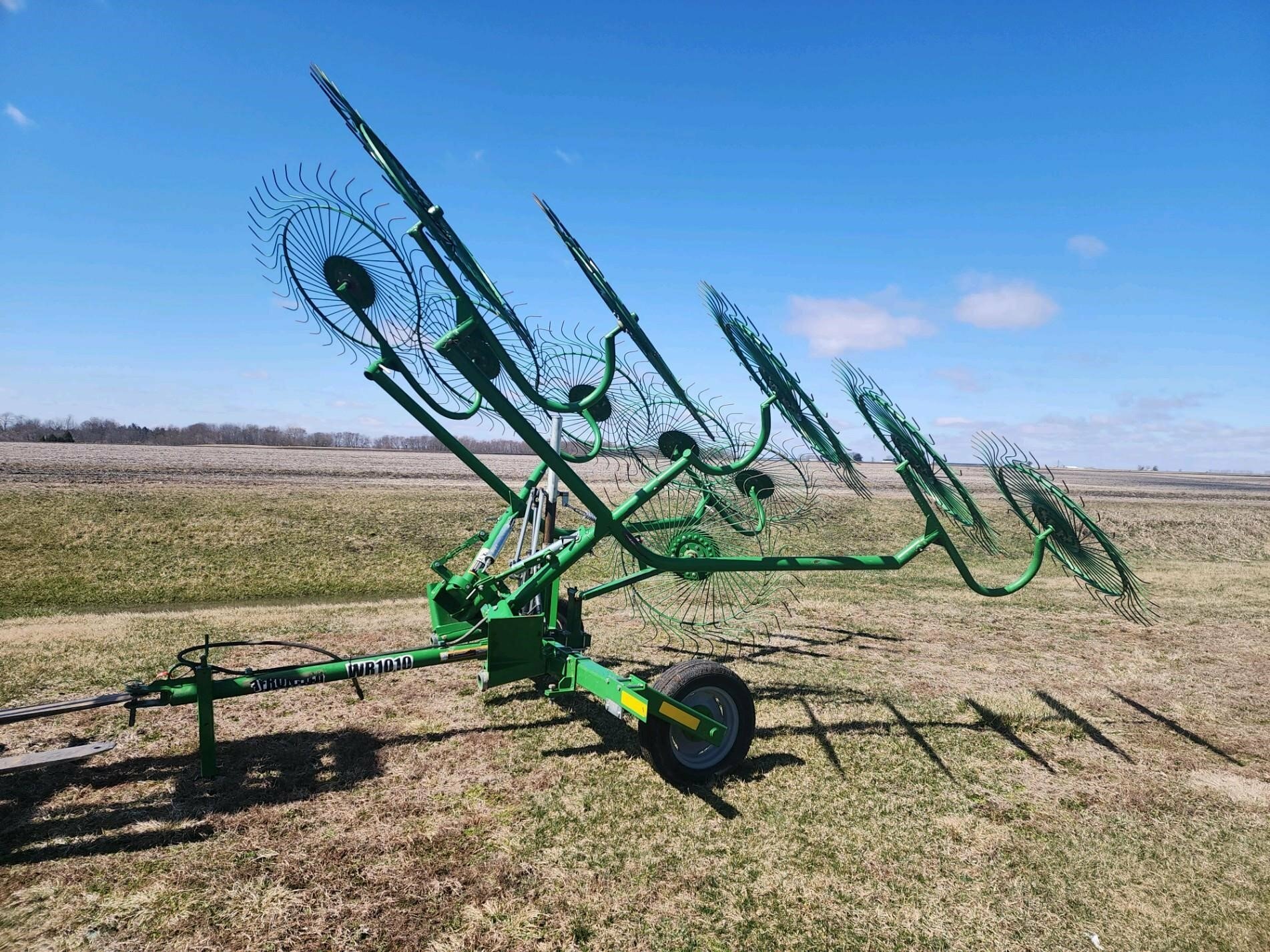 Frontier WR1010 Rake - $5,500 | Machinery Pete