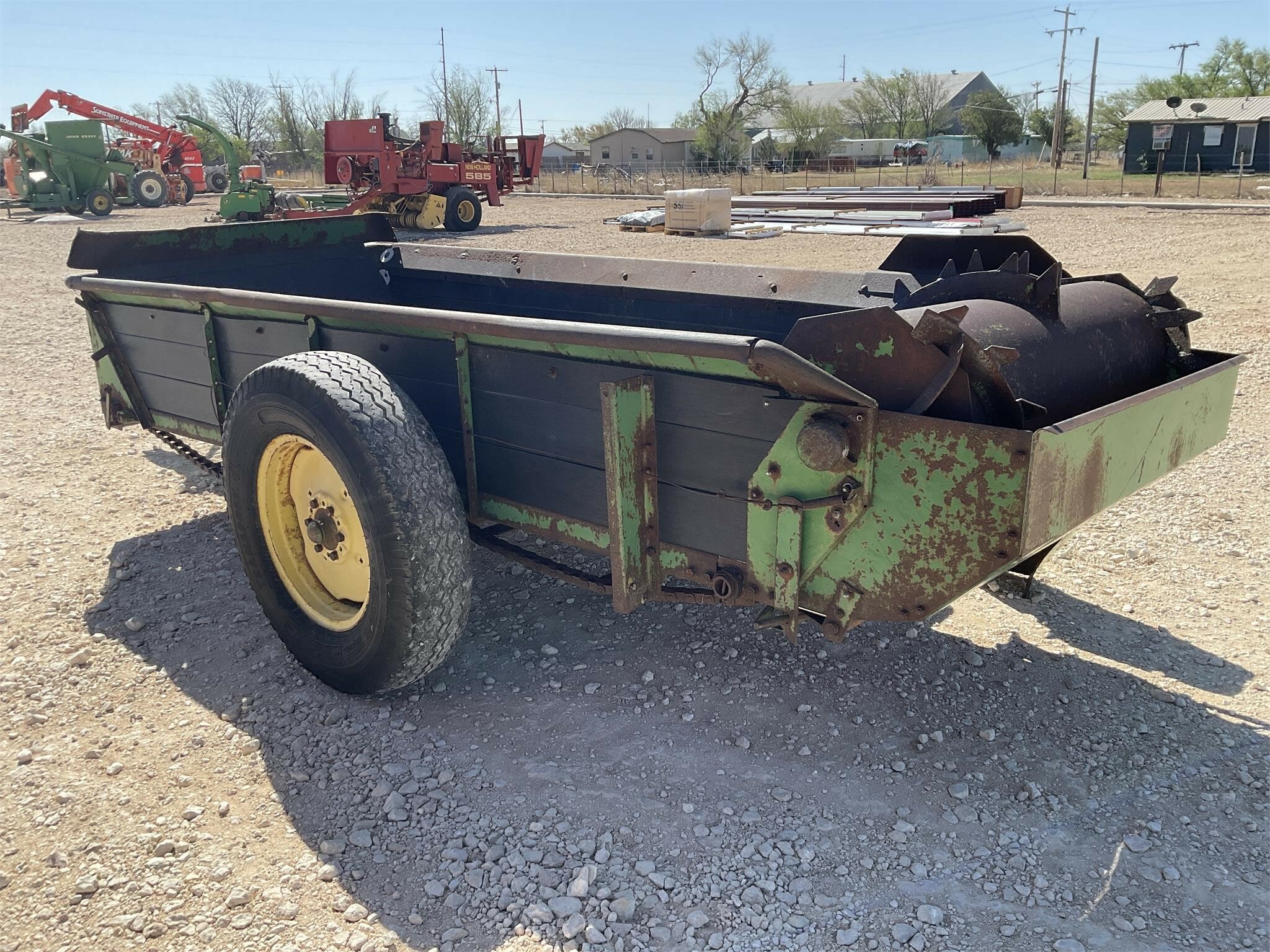 John Deere 34 Manure Spreader - $Call | Machinery Pete