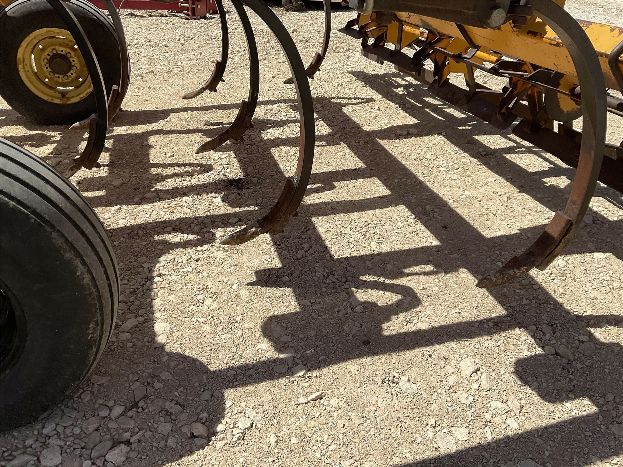 Bigham Brothers 703-625D Chisel Plow - $4,250 | Machinery Pete