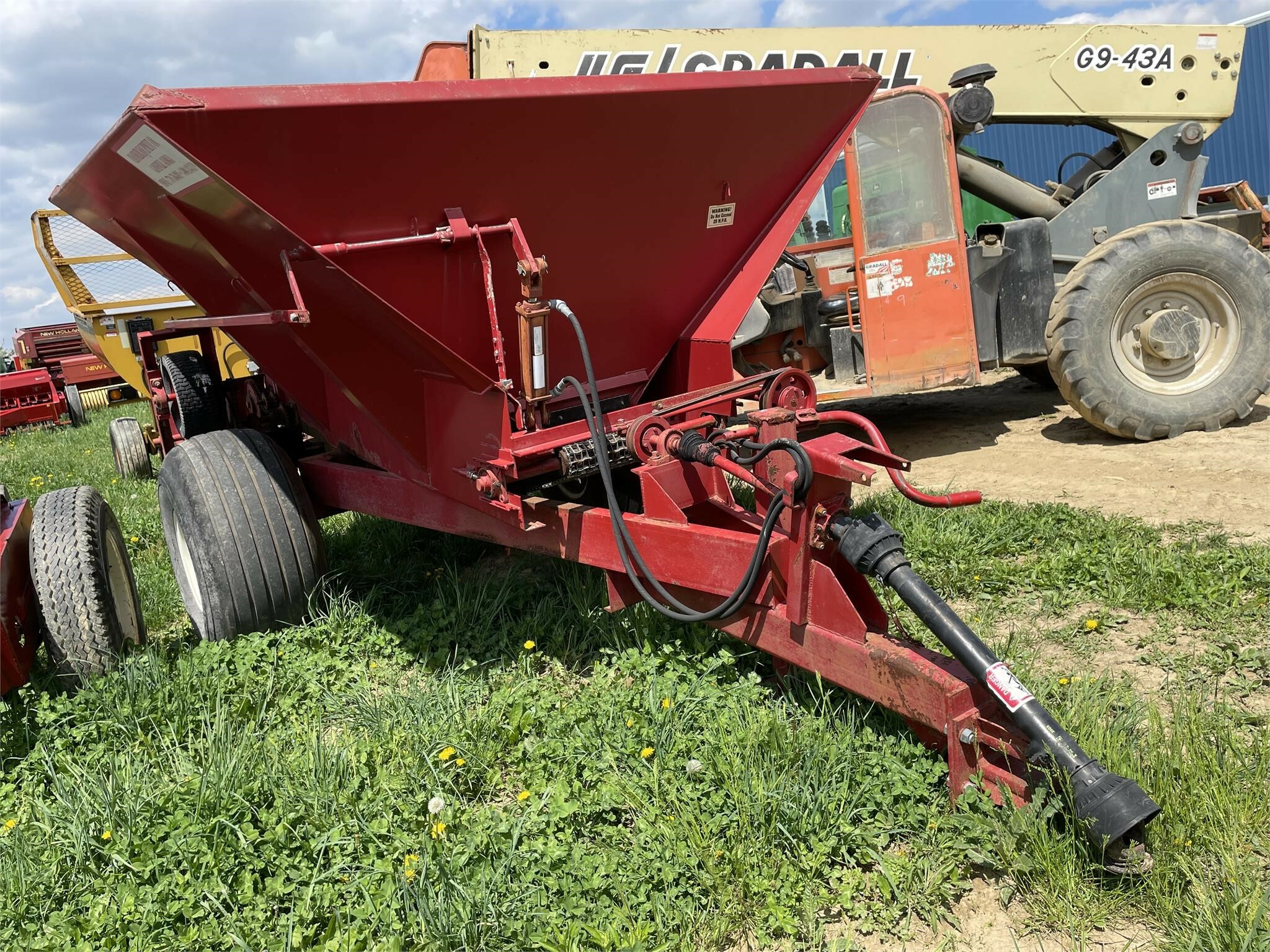Chandler 9PT-FT Pull-Type Fertilizer Spreader - $10,000 | Machinery Pete