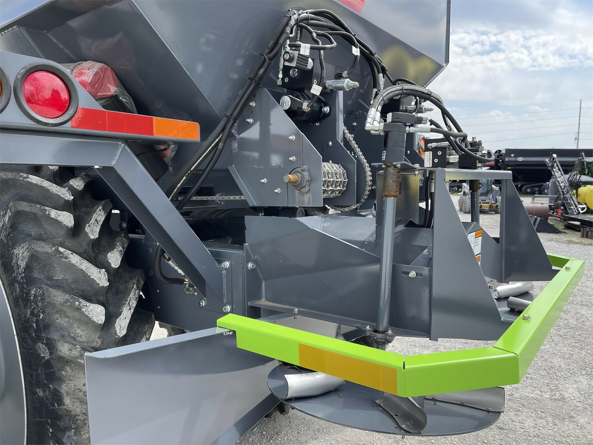 Loftness F1210 Pull-Type Fertilizer Spreader - $49,950 | Machinery Pete