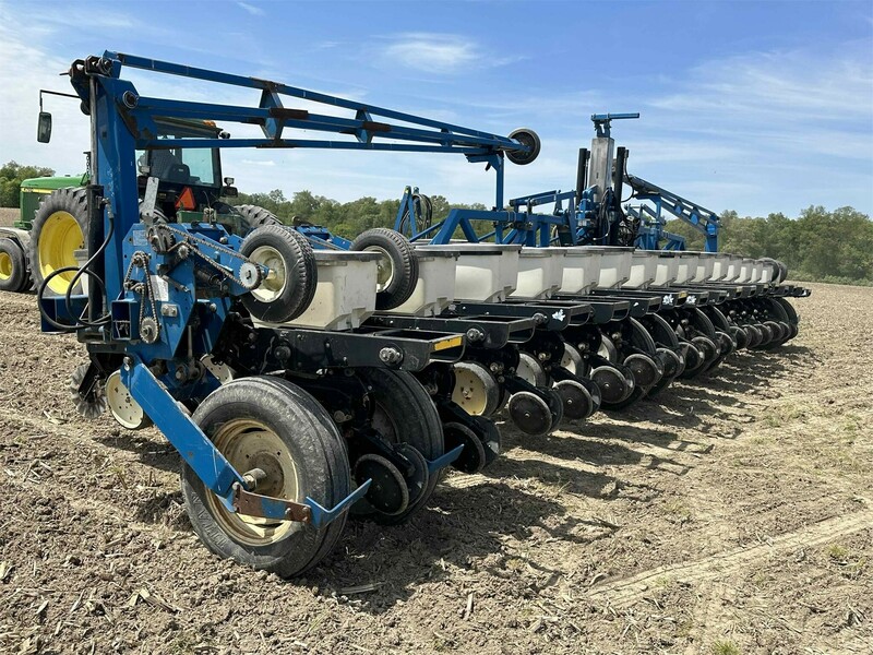 Spiker Farms - Wheeler - Wheeler, IL | Machinery Pete